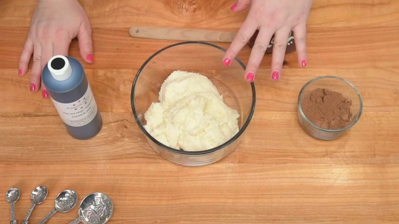 How to Make Black Icing - Elevate Your Baking